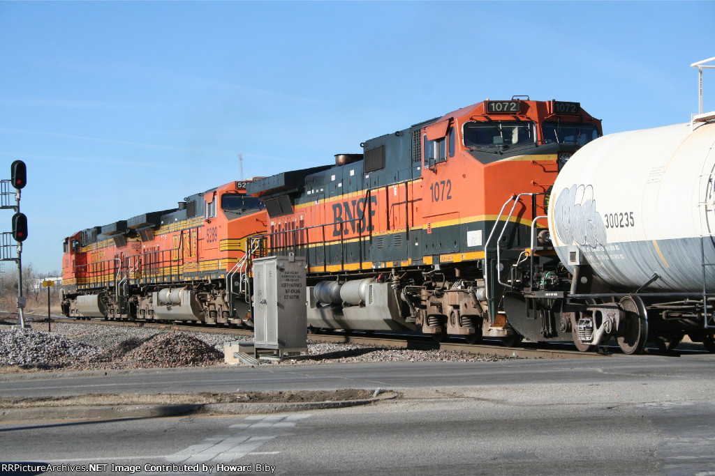 BNSF 1072